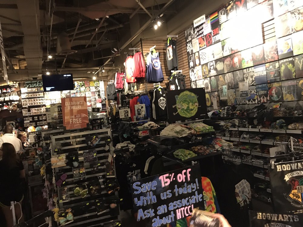 HOT TOPIC - Updated January 2026 - 2000 Riverchase Galleria, Hoover ...