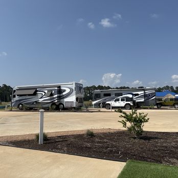 TWISTED PARROT LUXURY RV RESORT - Updated August 2025 - 28 Photos ...