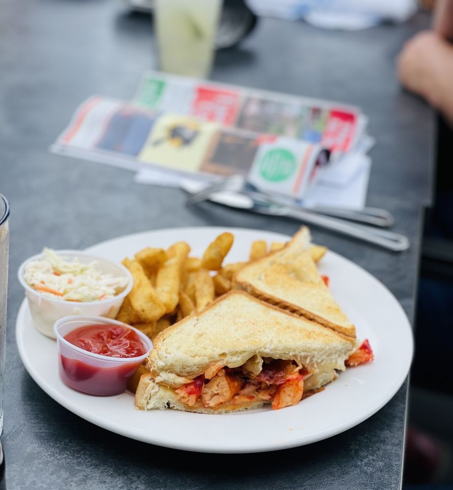 FINZ SEAFOOD & GRILL - 772 Photos & 933 Reviews - 86 Wharf St, Salem ...