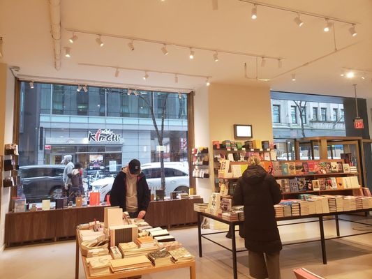MCNALLY JACKSON - Updated December 2025 - 38 Photos & 16 Reviews - 1 Rockefeller Ctr, New York ...