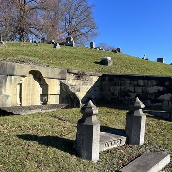 MOUNT CALVARY CEMETERY - Updated January 2026 - 11 Photos - 1685 ...