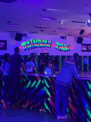RAINBOW RINK SKATING & ENTERTAINMENT CENTER - 44 Photos & 24 Reviews ...
