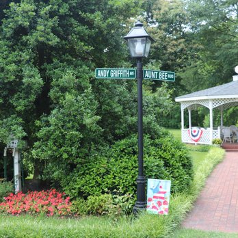 MAYBERRY MOTOR INN - Updated October 2024 - 103 Photos & 23 Reviews ...