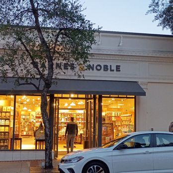 BARNES AND NOBLE - Updated January 2026 - 32 Photos & 10 Reviews - 122 ...