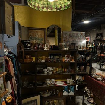 THE SALEM FLEA MARKETPLACE - Updated January 2026 - 11 Photos - 11 ...