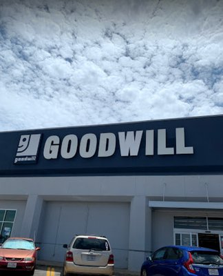 GOODWILL CENTRAL TEXAS - OAK HILL - Updated December 2025 - 32 Photos ...