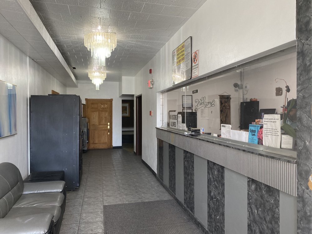 DIAMOND INN MOTEL - Updated October 2025 - 33 Photos - 6222 W Fond Du ...