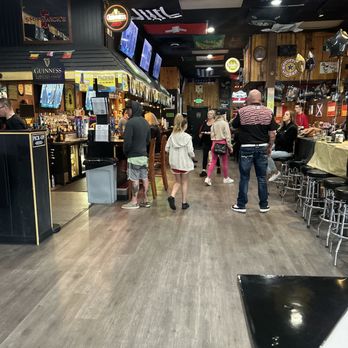 PURDY’S PUBLIC HOUSE - Updated July 2025 - 220 Photos & 282 Reviews ...