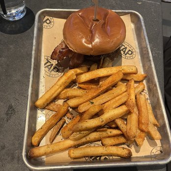 TAP SPORTS BAR AT MGM GRAND - Updated June 2025 - 938 Photos & 792 ...