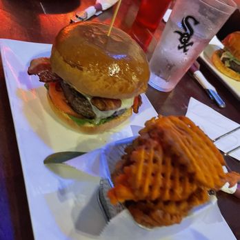 BAT 17 - Updated January 2025 - 384 Photos & 644 Reviews - 1735 Benson ...