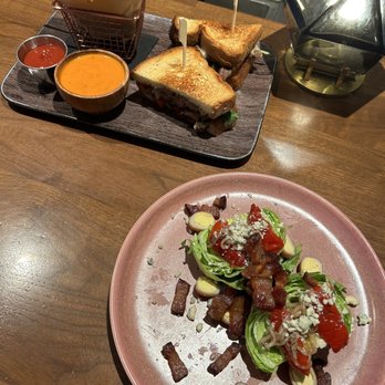 REVEL LOUNGE - Updated March 2025 - 56 Photos & 22 Reviews - 715 W ...