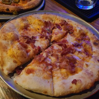 ALLIGATOR LOUNGE - Updated August 2024 - 214 Photos & 552 Reviews - 600 ...