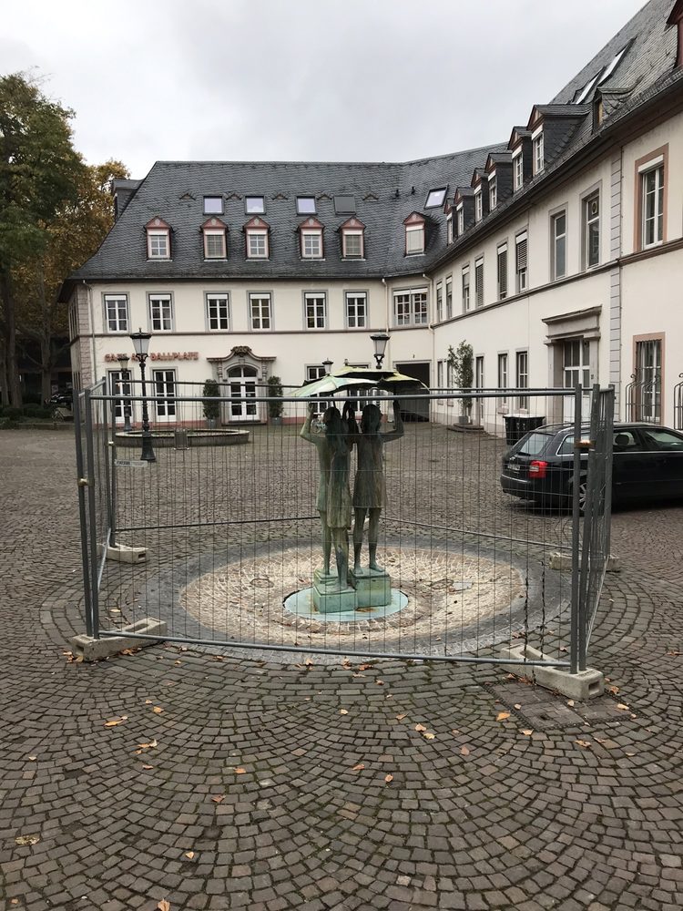 DREI-MÄDCHEN-BRUNNEN AM BALLPLATZ - 11 Photos - Ballplatz, Mainz ...