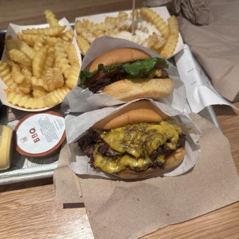 SHAKE SHACK PASADENA - Updated May 2025 - 509 Photos & 421 Reviews ...