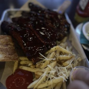 KAMINSKI’S SPORTS LOUNGE AND BBQ - Updated July 2025 - 414 Photos & 795 ...