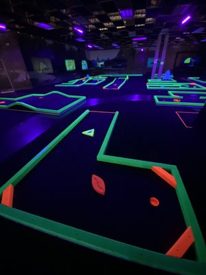 COSMIC MINI GOLF AND PLAY - Updated October 2025 - 40 Photos & 28 ...