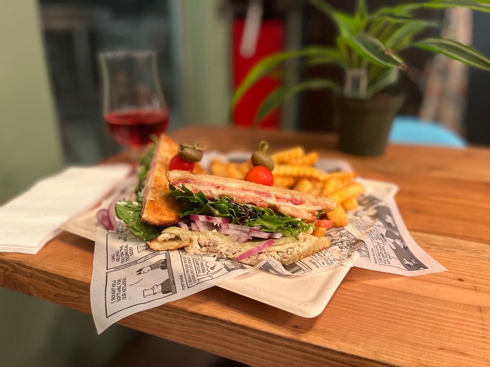 MIDTOWN LOUNGE - Updated September 2025 - 66 Photos & 24 Reviews - 1111 ...