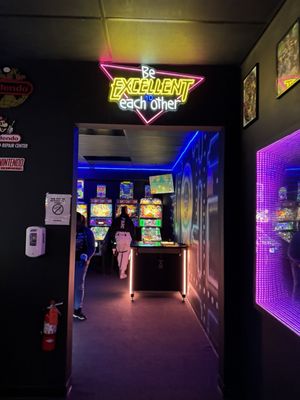 LEADERBOARD ARCADE BAR & PIZZERIA - Updated November 2024 - 46 Photos ...