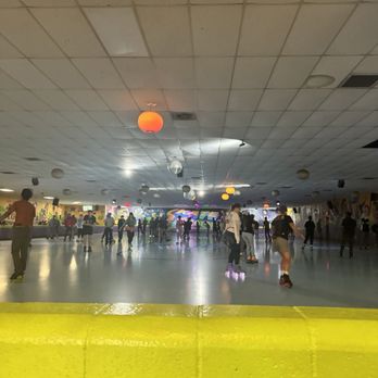 SKATE COUNTRY - Updated January 2026 - 113 Photos & 83 Reviews - 7980 E ...