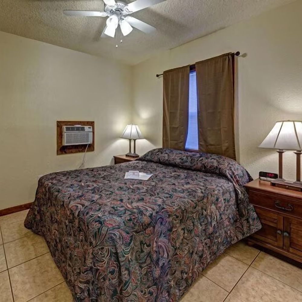 ALADDIN MOTEL BY OYO MERRITT ISLAND - Updated December 2025 - 65 Photos ...