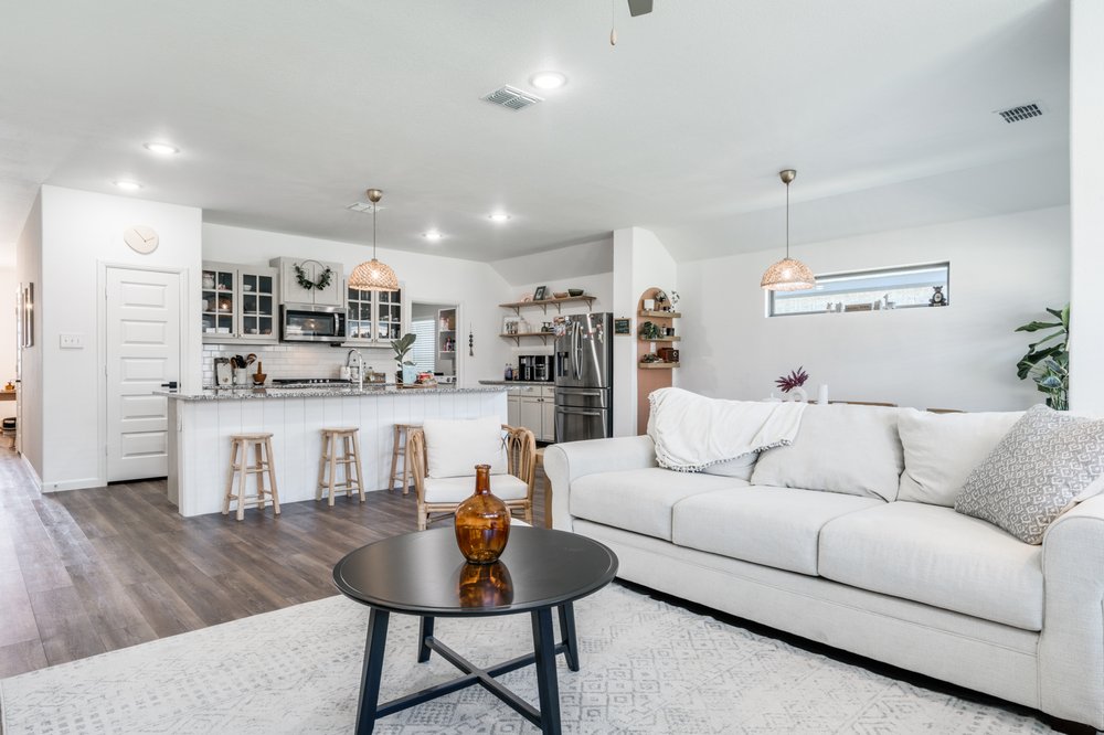 MINH HONG - KIMBERLY ADAMS REALTY - Contact Agent - 3980 N Collins St ...