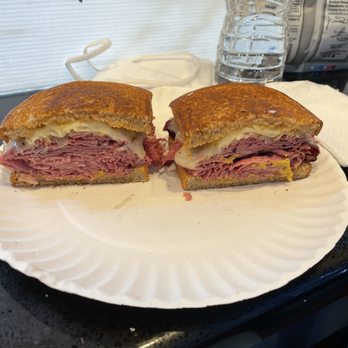 HELLO DELI - Updated December 2024 - 102 Photos & 180 Reviews - 213 W ...