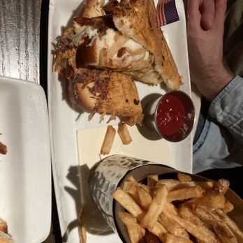 WILDE BAR & RESTAURANT - 561 Photos & 1323 Reviews - 3130 N Broadway St ...