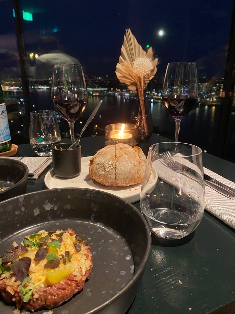 MOON - Updated July 2025 - 88 Photos & 24 Reviews - 19e Verdieping ...