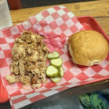 OFF THE RAILS BARBEQUE AND DRAFTHOUSE - Updated January 2026 - 143 ...