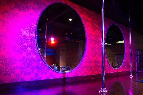 VANITY GENTLEMEN’S LOUNGE - Updated September 2025 - 16 Reviews - 7714 ...