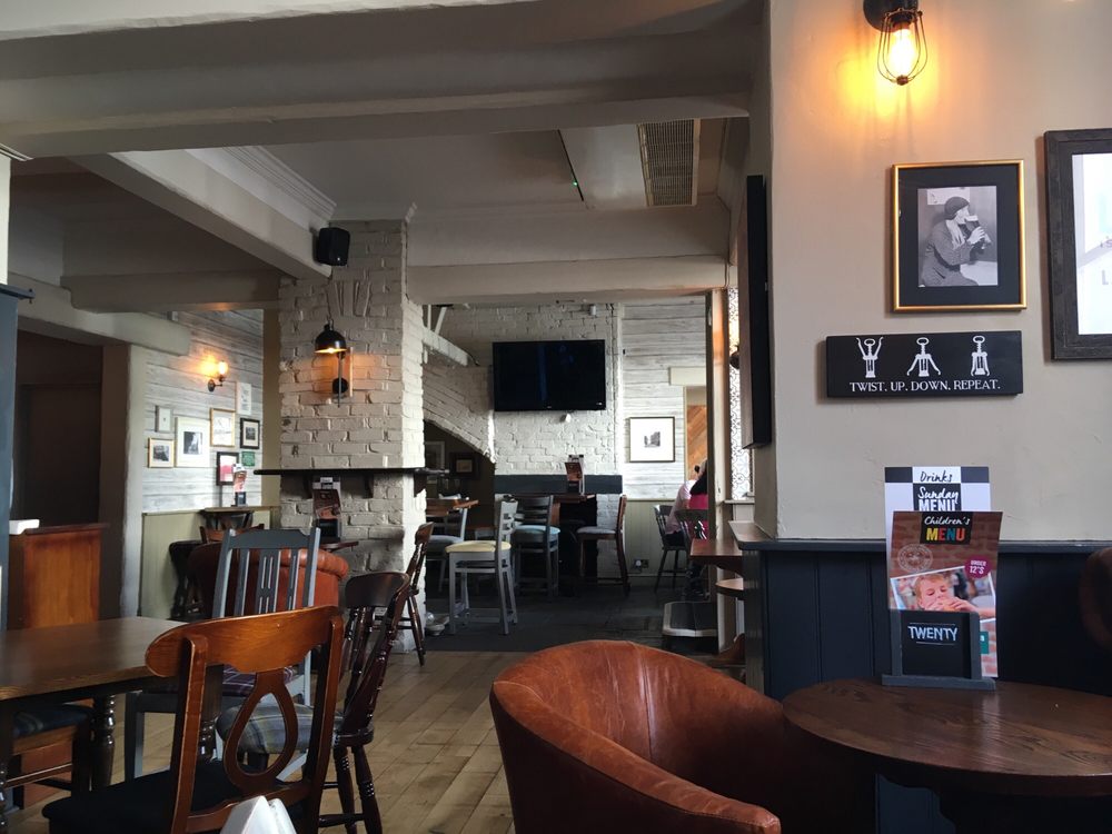 THE STATION PUB - Updated May 2024 - 43 New Town, Uckfield, East Sussex ...