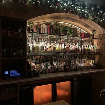 BISOUS - Updated July 2025 - 162 Photos & 76 Reviews - 938 W Fulton ...