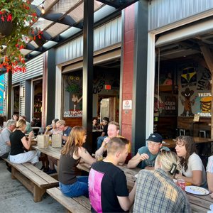 CHUB’S PUB & PACKAGE PLACE - Updated June 2024 - 15 Photos - 421 ...