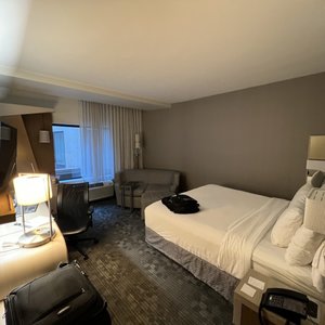 COURTYARD RENO DOWNTOWN/RIVERFRONT - 81 Photos & 88 Reviews - Hotels ...