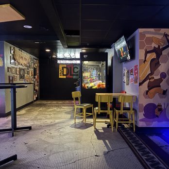 QUARTERS ARCADE BAR - Updated December 2025 - 107 Photos & 135 Reviews ...