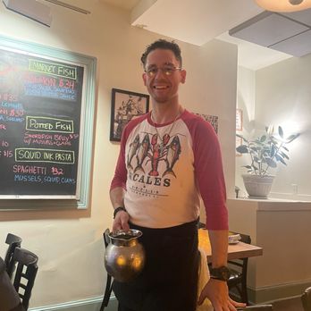 SCALES & SHELLS - Updated July 2025 - 252 Photos & 406 Reviews - 527 ...