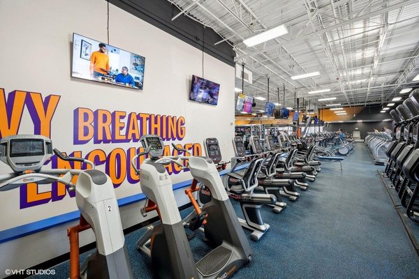 CRUNCH FITNESS - PERIMETER - Updated December 2025 - 52 Photos & 87 ...