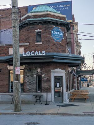 LOCALS FOOD HUB & PIZZA PUB - Updated July 2025 - 58 Photos & 22 ...