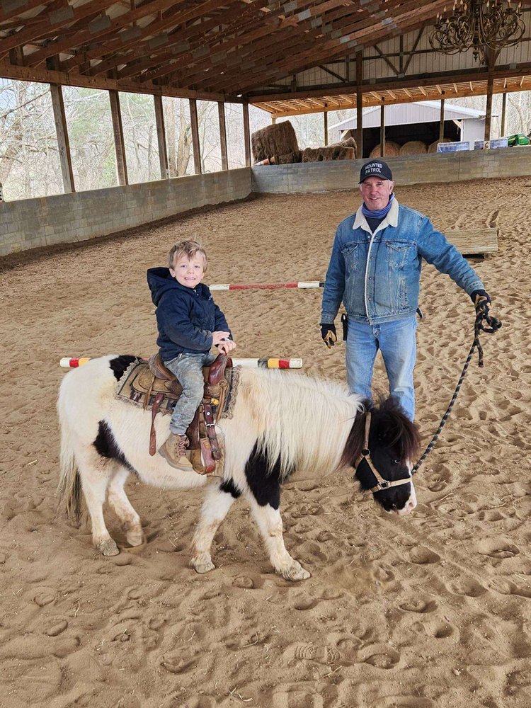 R&M STABLES - Updated October 2024 - 18 Photos - 1060 Goshentown Rd ...