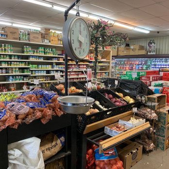 ROADRUNNER MARKET - Updated December 2025 - 11 Photos & 31 Reviews ...