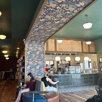 THE UNDERSTUDY COFFEE AND BOOKS - Updated August 2024 - 85 Photos & 44 ...