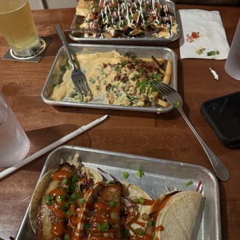 TWO DOGS TAPHOUSE - Updated March 2025 - 93 Photos & 100 Reviews - 401 ...