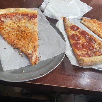 Photos of FRONT STREET PIZZA - Updated August 2024 - 353 Photos & 486 ...