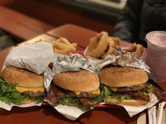 RED MILL BURGERS with 1439 Reviews & 603 Photos - 312 N 67th St ...