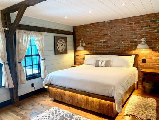 BARNSTEAD INN - 77 Photos & 27 Reviews - 349 Bonnet St, Manchester ...