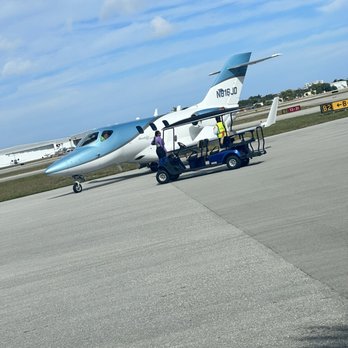 JET RUNWAY CAFE - 1570 Photos & 830 Reviews - 5540 NW 21st Ter, Fort ...