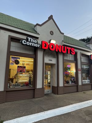 CORNER DONUTS - Updated November 2025 - 38 Photos & 52 Reviews - 2825 ...