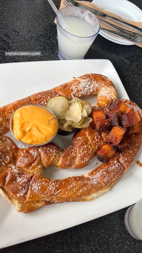 REPUBLIC GARDEN & LOUNGE - Updated February 2025 - 350 Photos & 358 ...