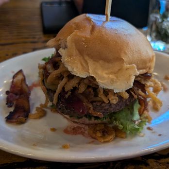 TOWN HALL BURGER AND BEER - Updated December 2025 - 153 Photos & 100 ...