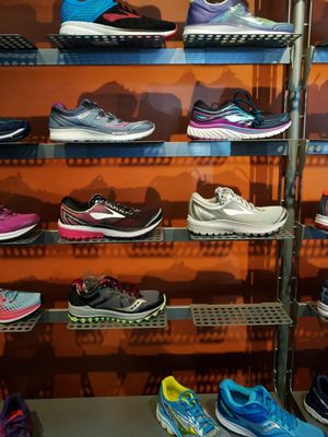 RHODE RUNNER - Updated November 2025 - 16 Photos & 101 Reviews - 657 N ...